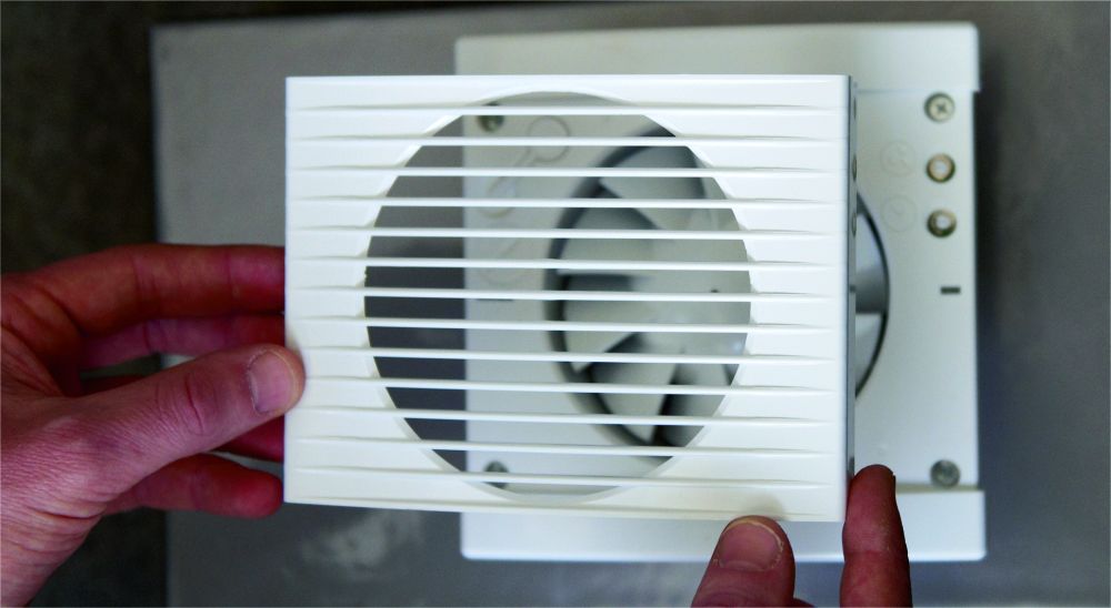 Вытяжка в ванную комнату: советы по выбору и порядок установки